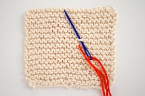 How to correctly hide the threads of yarn (garter stitch)