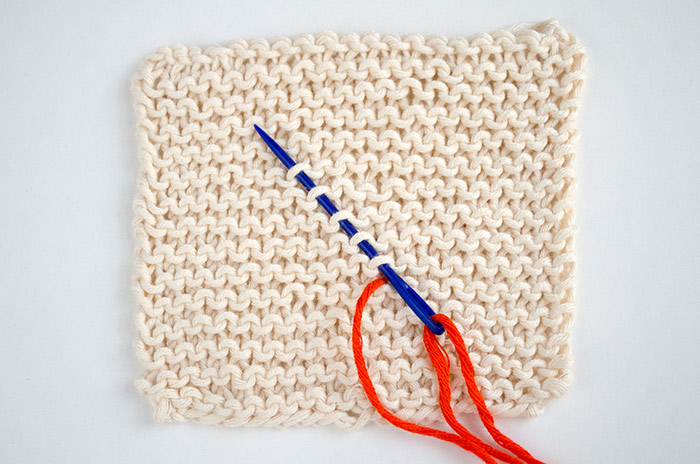 How to correctly hide the threads of yarn (garter stitch)