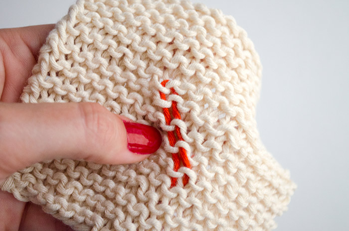 How to correctly hide the threads of yarn (garter stitch)