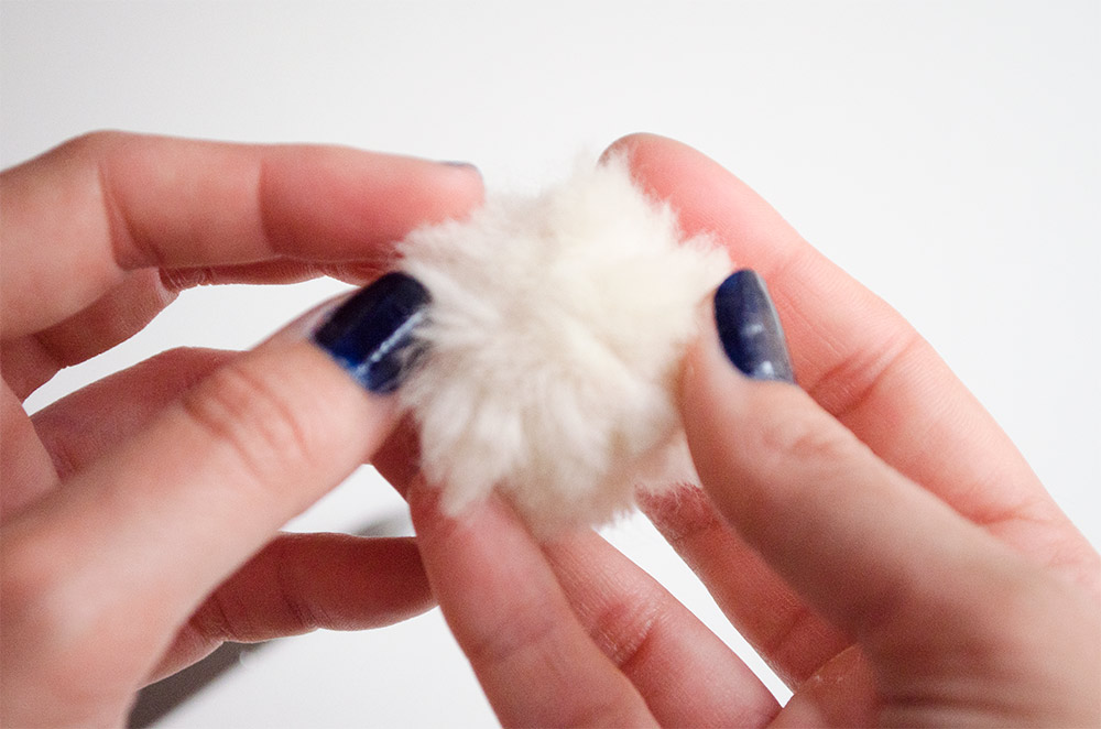 3 ways to make wool pompoms at home - The Blog - US/UK